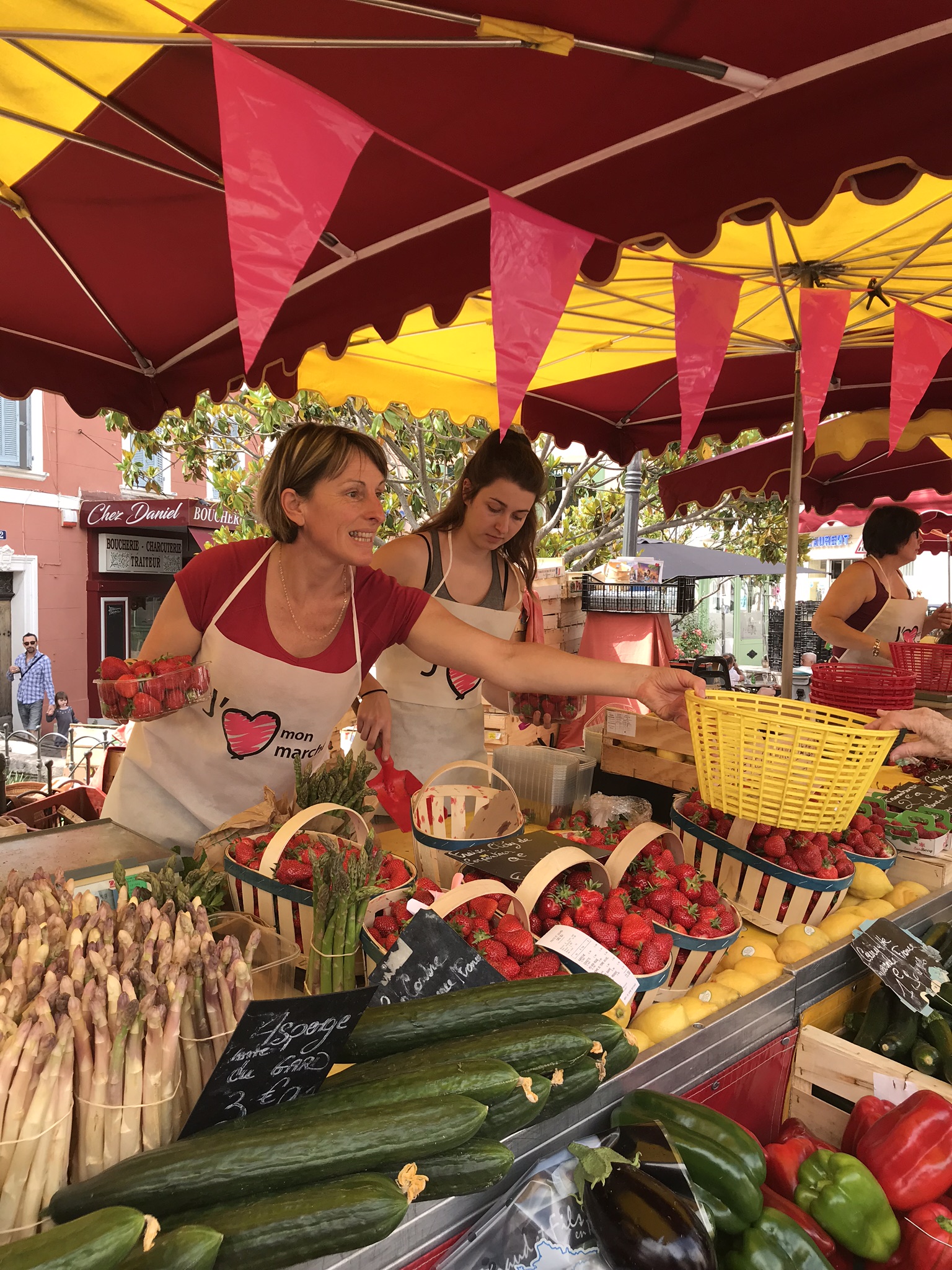 Le marché forain a fait son retour à Ollioules place Jean-Jaurès dès ...